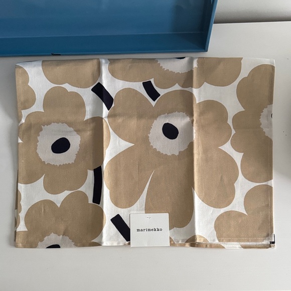 Marimekko | Kitchen | Marimekko Beige And White Unikko Poppy Floral ...